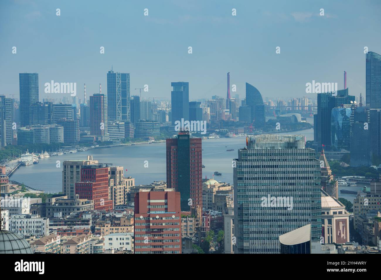 Shanghai river boats scene hi-res stock photography and images - Alamy
