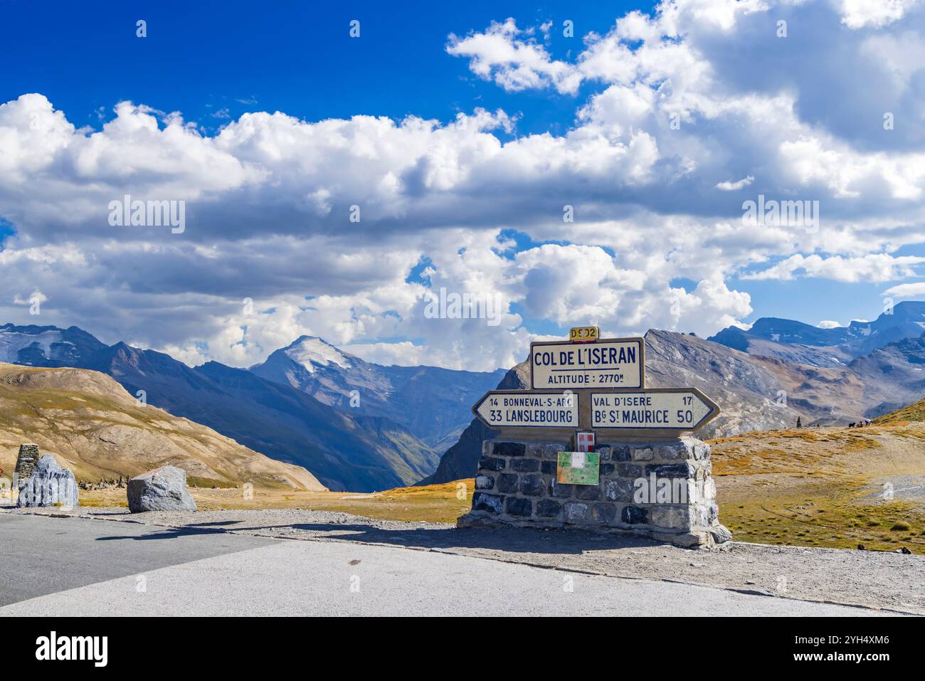 Road signs, Col de l'Iseran, Savoy, France Stock Photo - Alamy
