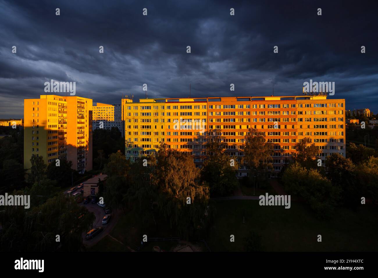 Communist apartment block blocks hi-res stock photography and images ...