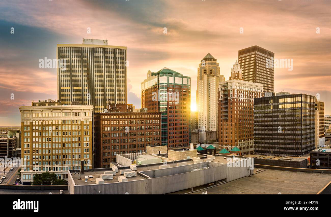 Aerial view of Des Moines, Iowa skyline at sunset Stock Photo - Alamy