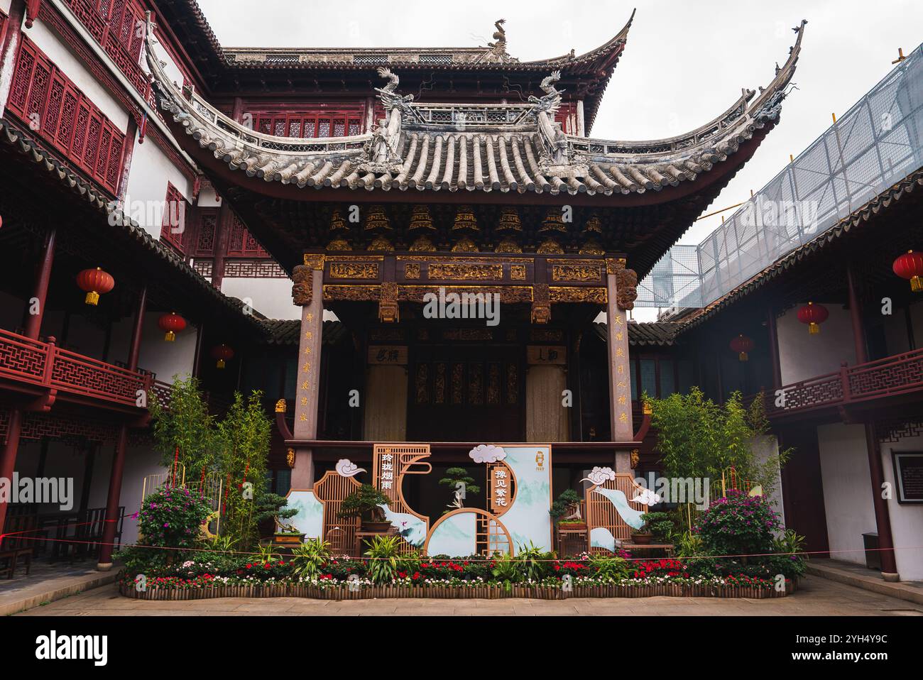Traditional Chinese Architecture with Courtyard in Shanghai Stock Photo ...