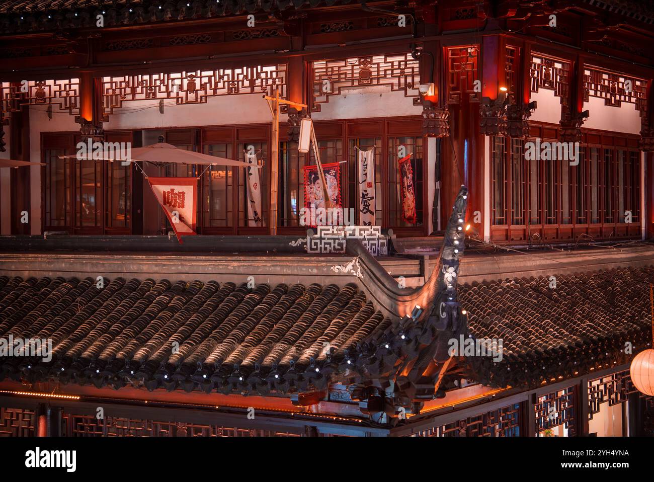 Traditional Chinese Architecture with Lanterns in Shanghai Stock Photo ...