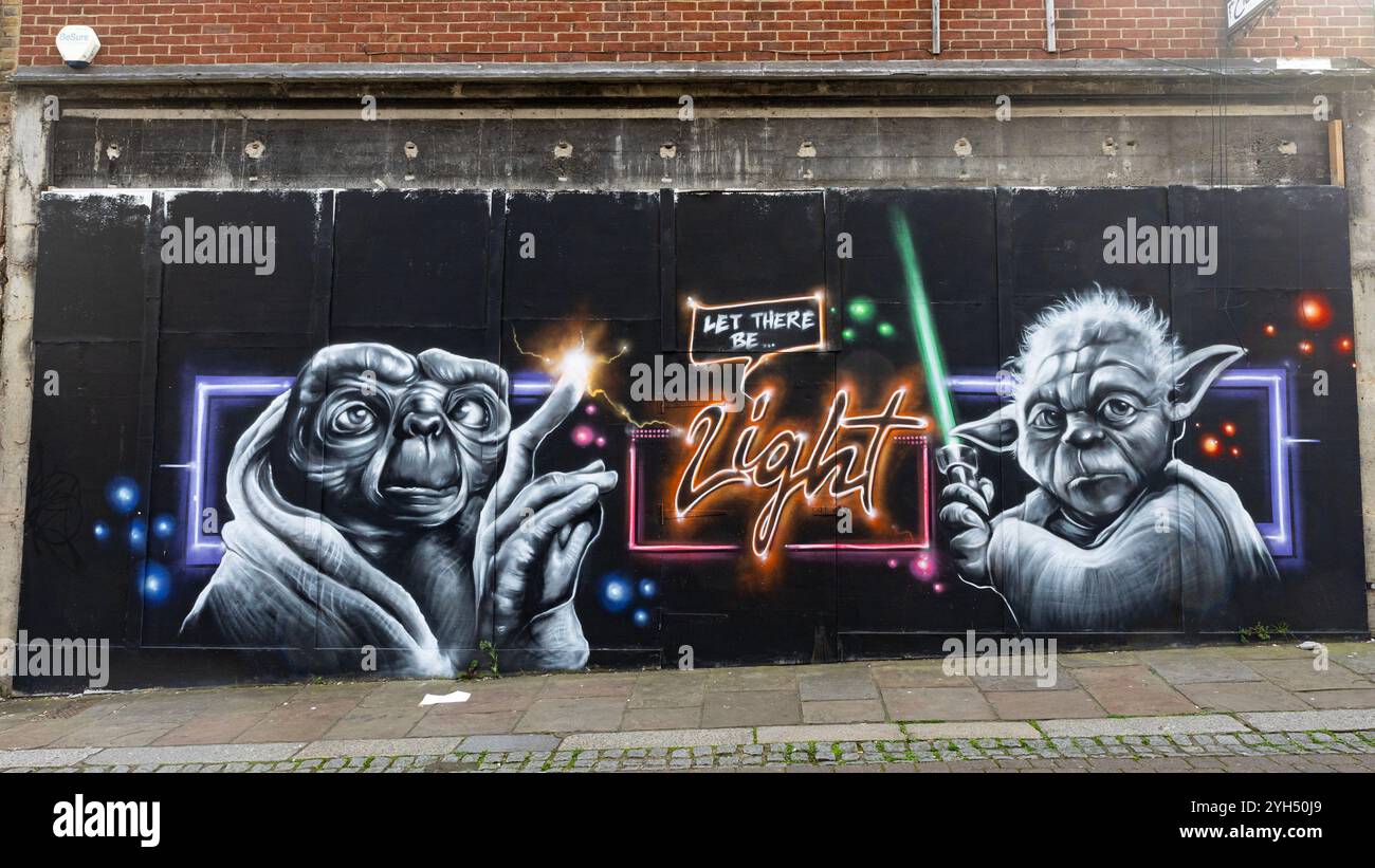 Et the extra terrestrial hi-res stock photography and images - Alamy