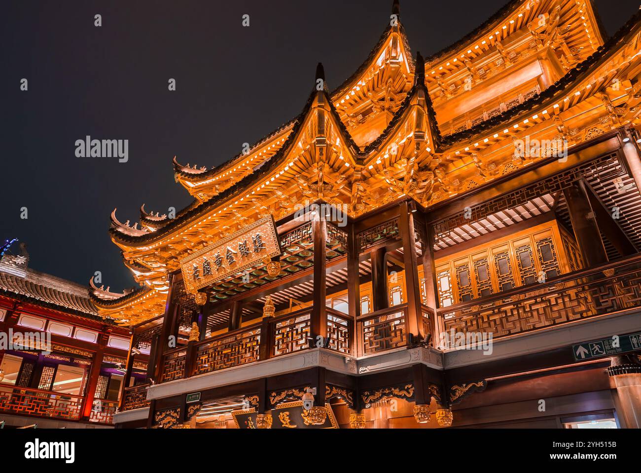 Chinese traditional structure lighting hi-res stock photography and ...