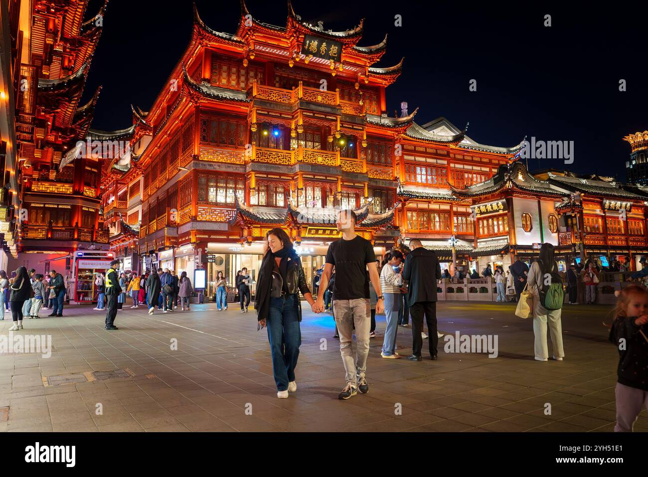 Night View of Yuyuan Old Street in Shanghai with Illuminated ...