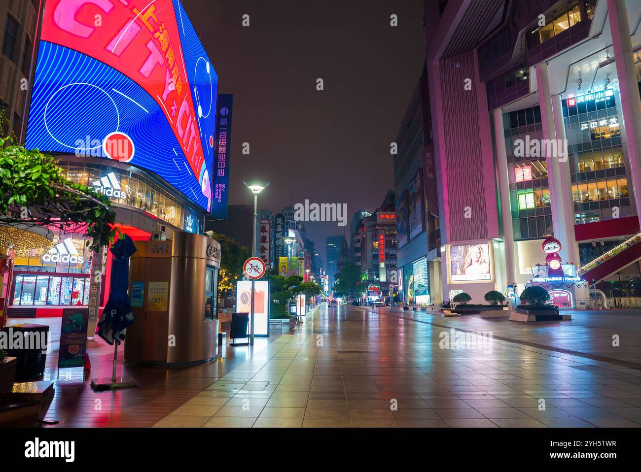 Digital movement hub hi-res stock photography and images - Alamy