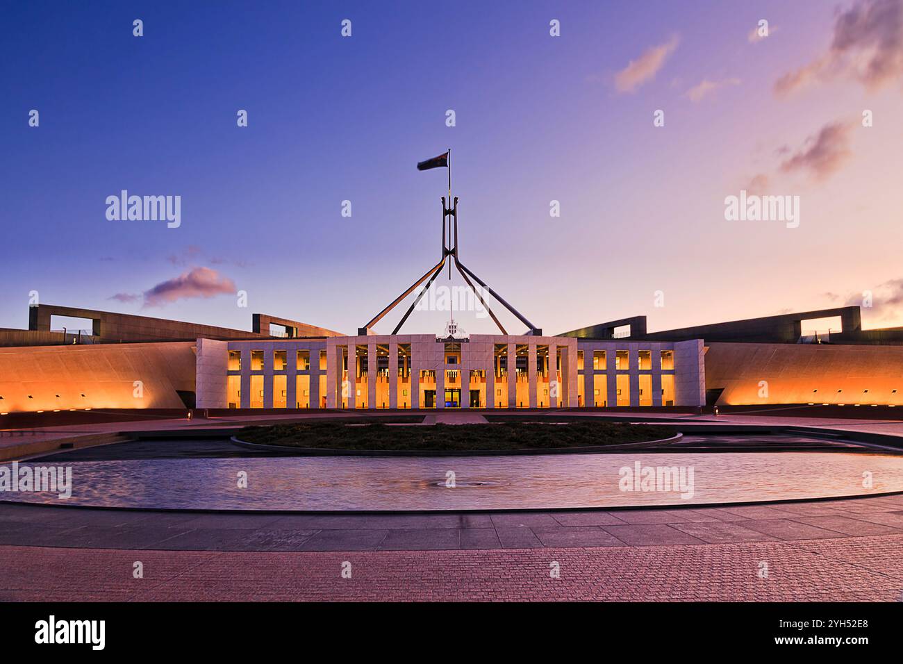 Scenic pink sunset over public building of parliament house in Canberra of ACT, Australia Stock ...