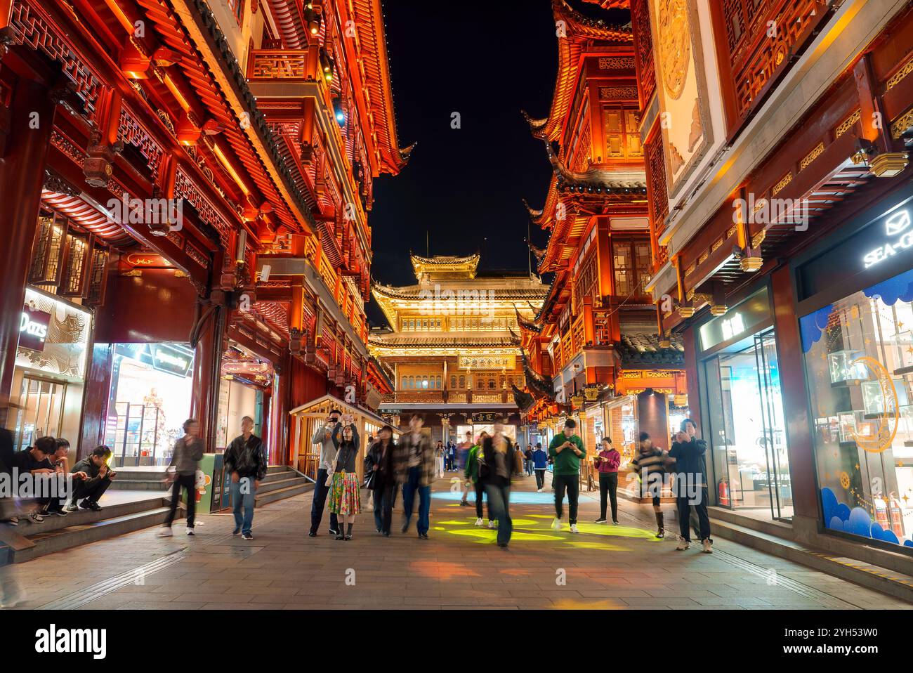 Night Scene in Shanghai's Old Town with Traditional Architecture Stock ...