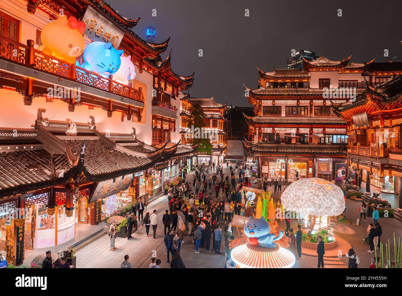 Night Scene of Yuyuan Old Street in Shanghai with Traditional ...