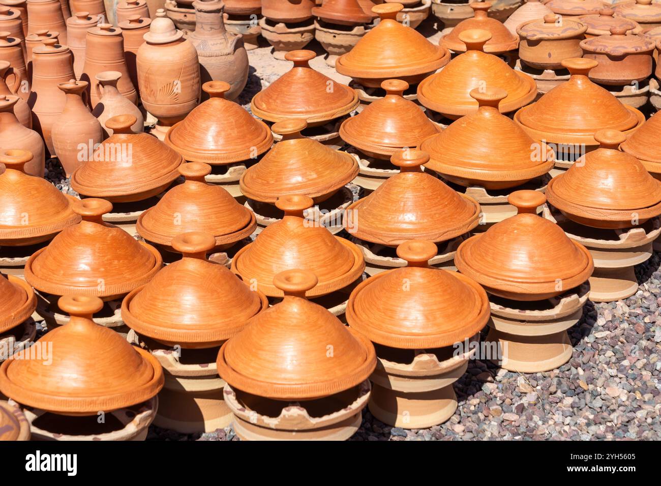 Clay cooking pots hi-res stock photography and images - Alamy