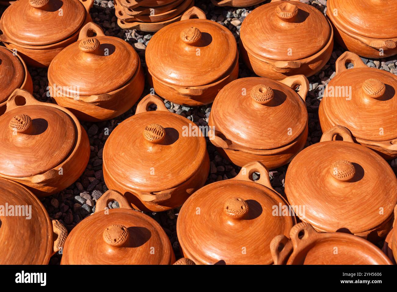 Clay cooking pots hi-res stock photography and images - Alamy