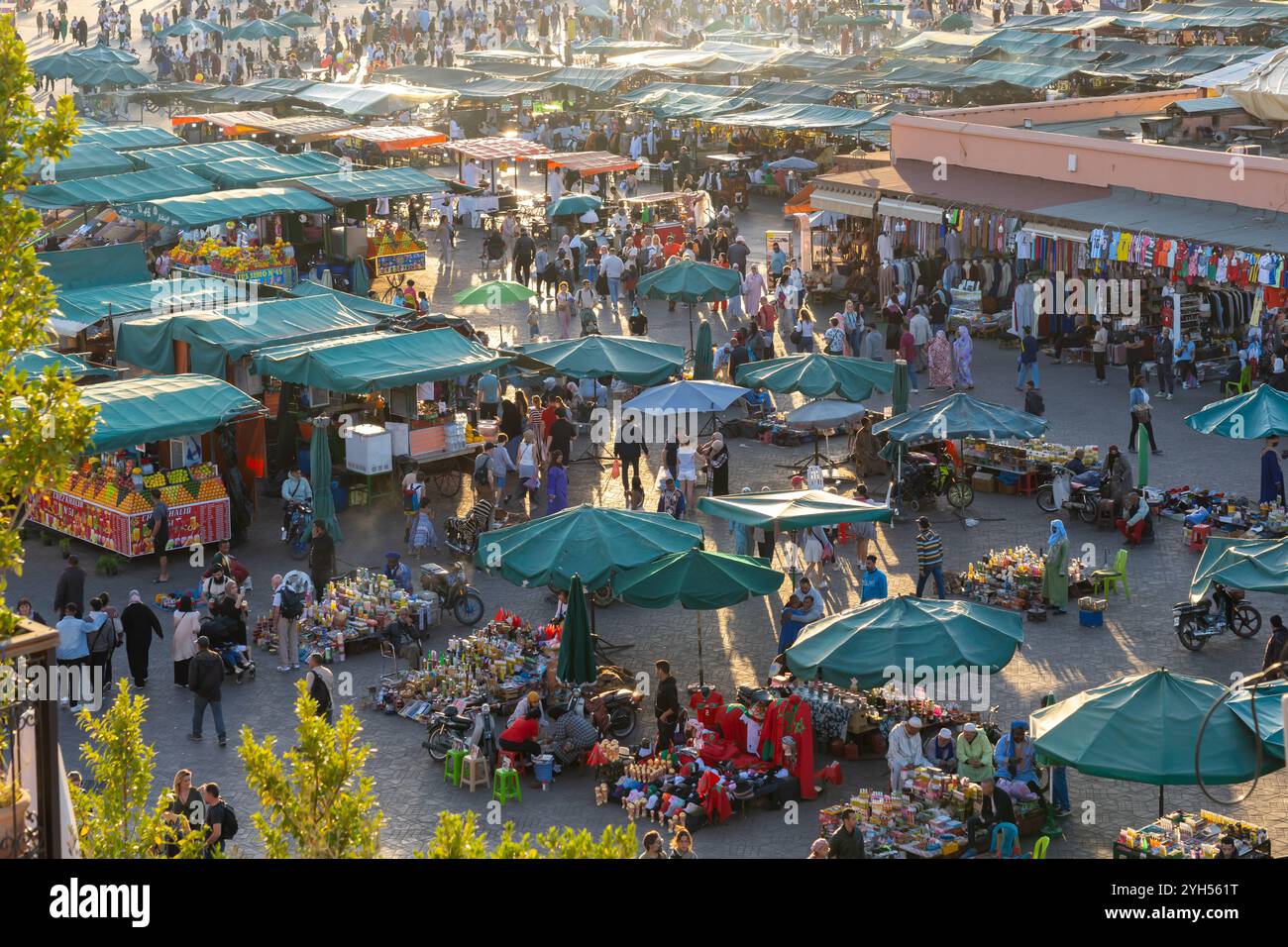 Night market in marrakech morocco hi-res stock photography and images ...