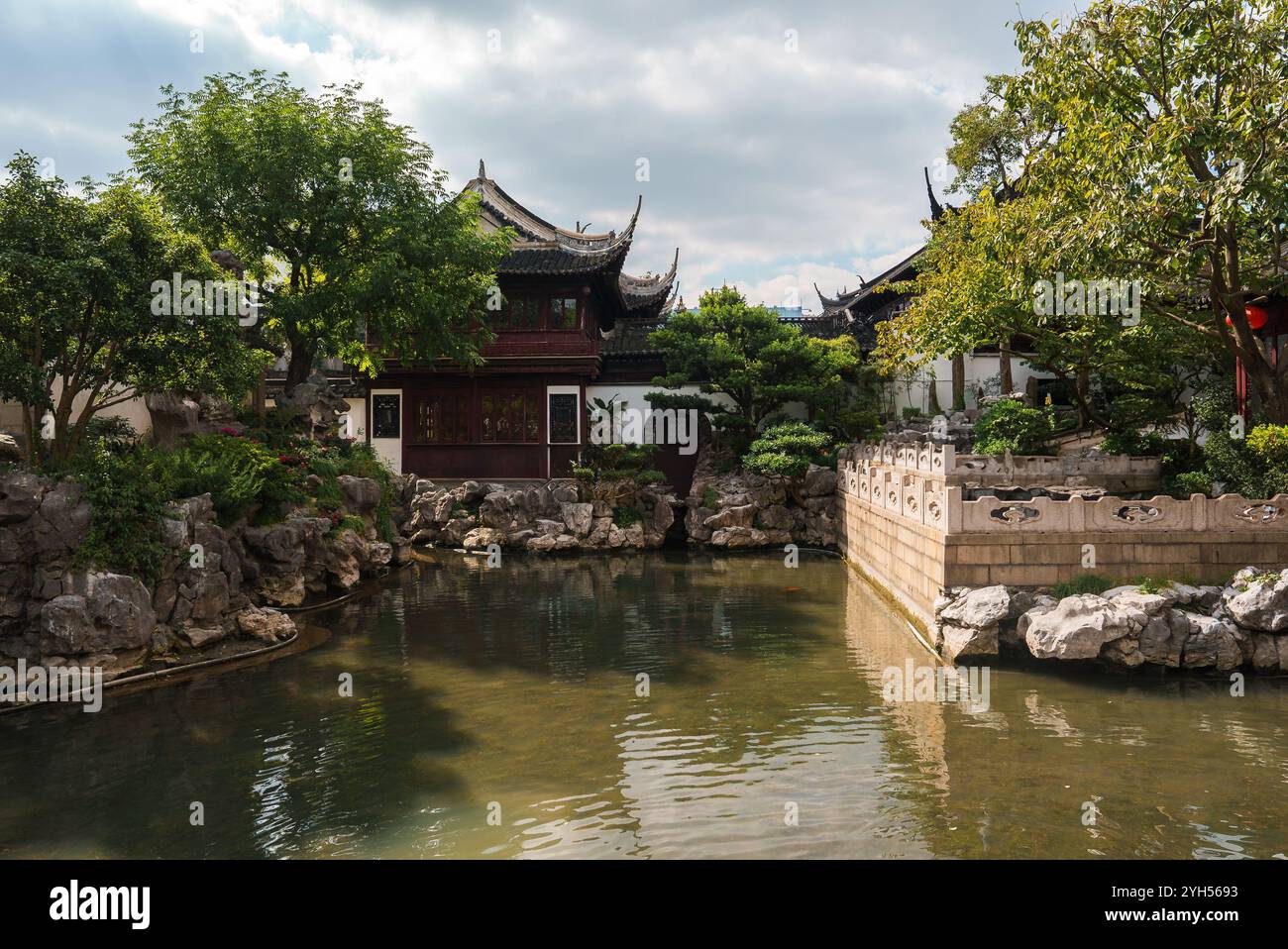 Traditional Architecture and Lush Greenery in Yuyuan Garden, Shanghai ...