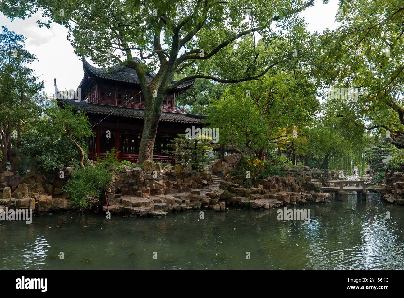 Traditional Chinese Garden with Pavilion and Pond in Shanghai Stock ...