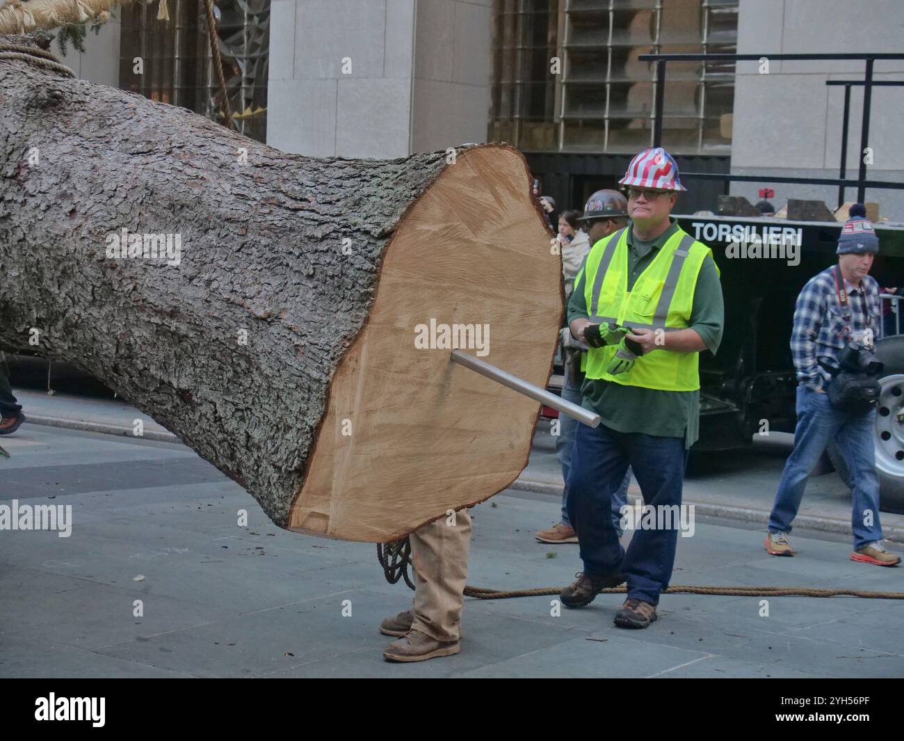 Rockefellercenterchristmastree hi-res stock photography and images - Alamy