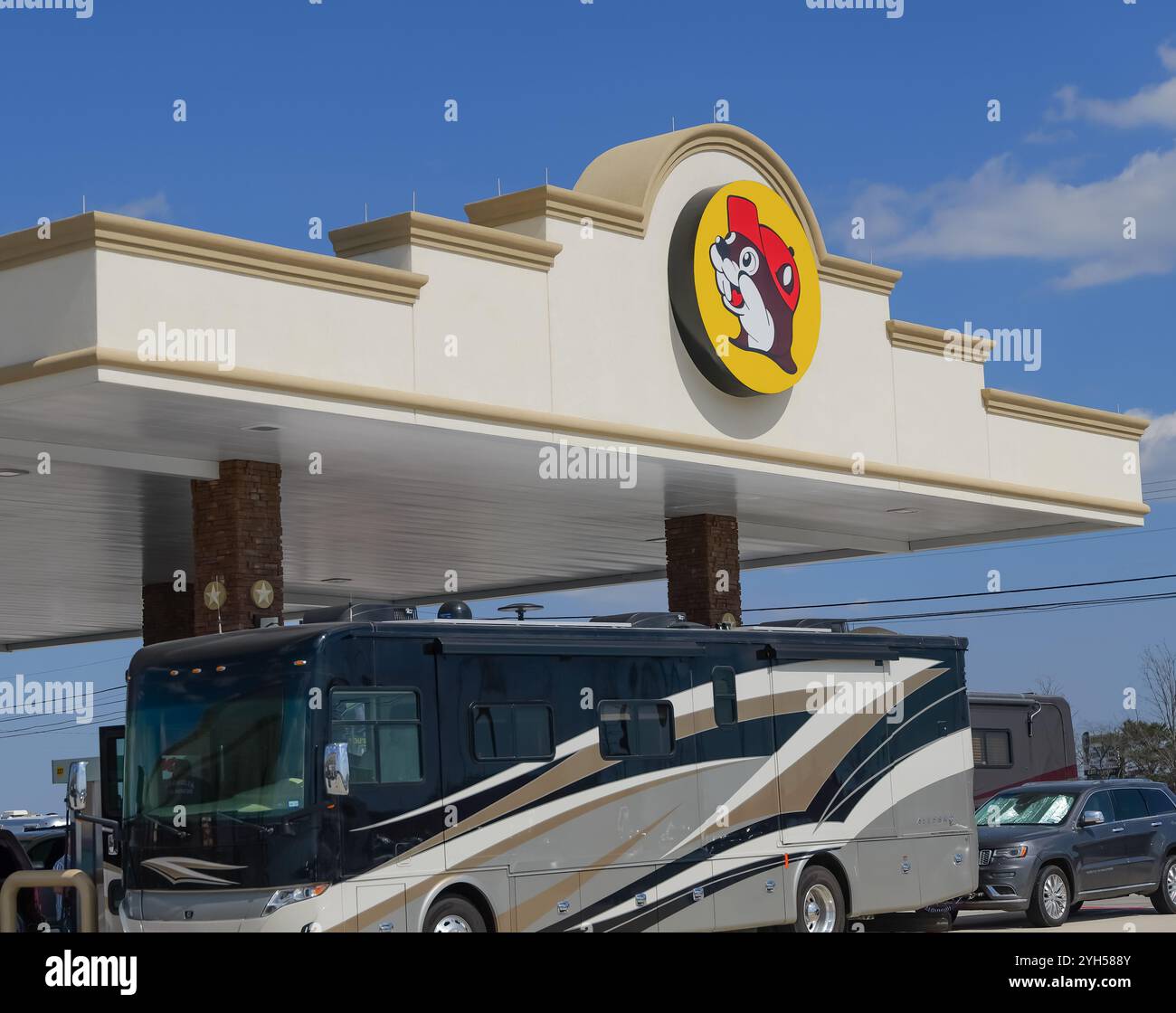 KODAK, TN - 12 MAR 2024: Motorhome refuels at Buc-ees gas station and ...