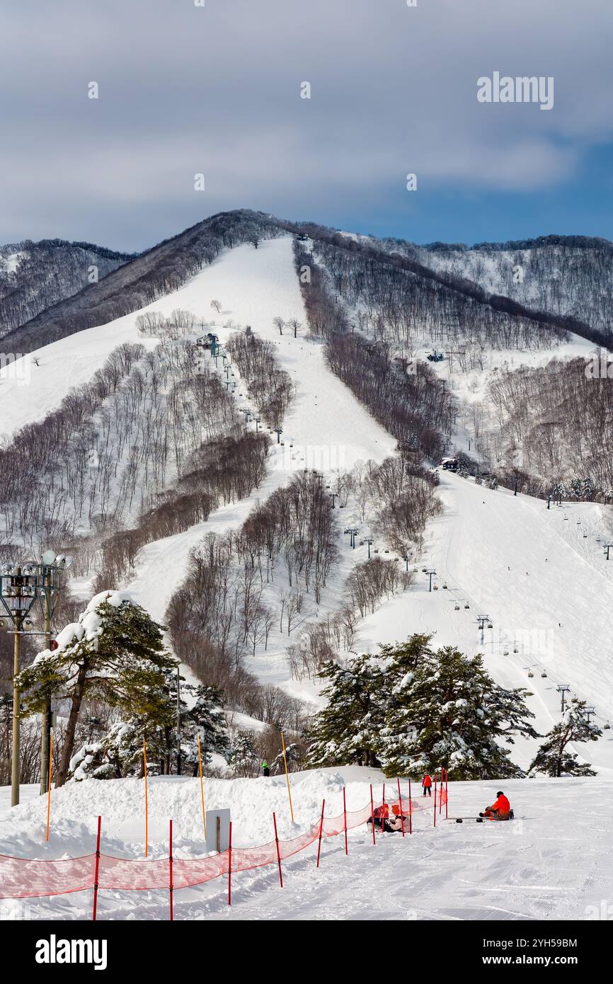 Ski lifts and gondola leading up the mountains at Madarao in Nagano ...