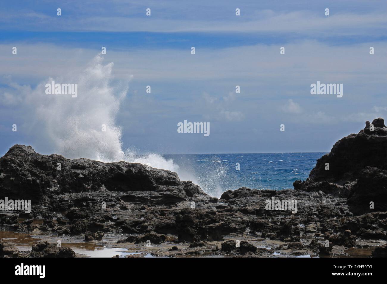 Shoreline huge boulders travel hawaii hi-res stock photography and ...