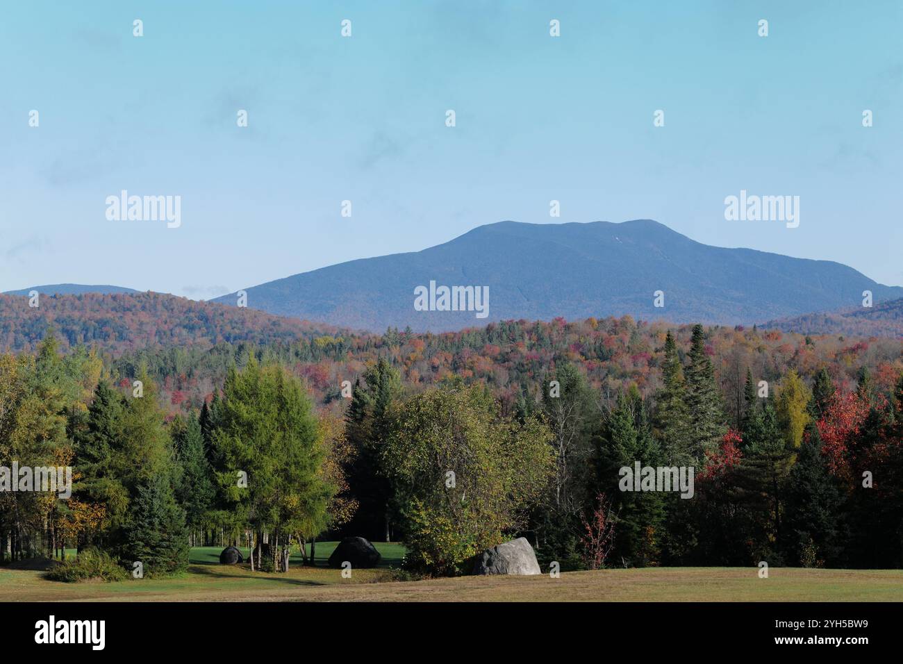 The brilliant fall foliage in the Adirondack Mountains of Upstate New ...