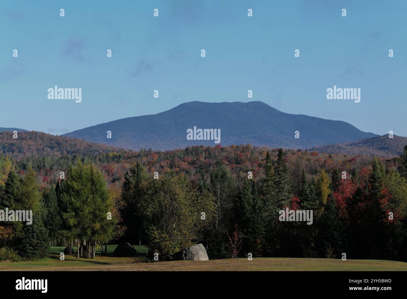The brilliant fall foliage in the Adirondack Mountains of Upstate New ...