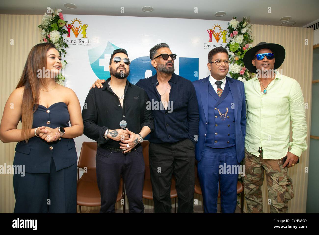 NEW DELHI, INDIA - OCTOBER 13: Bollywood actor Suniel Shetty and singer ...