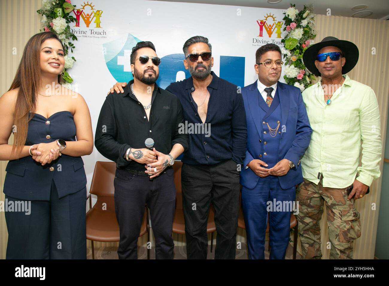 NEW DELHI, INDIA - OCTOBER 13: Bollywood actor Suniel Shetty and singer ...