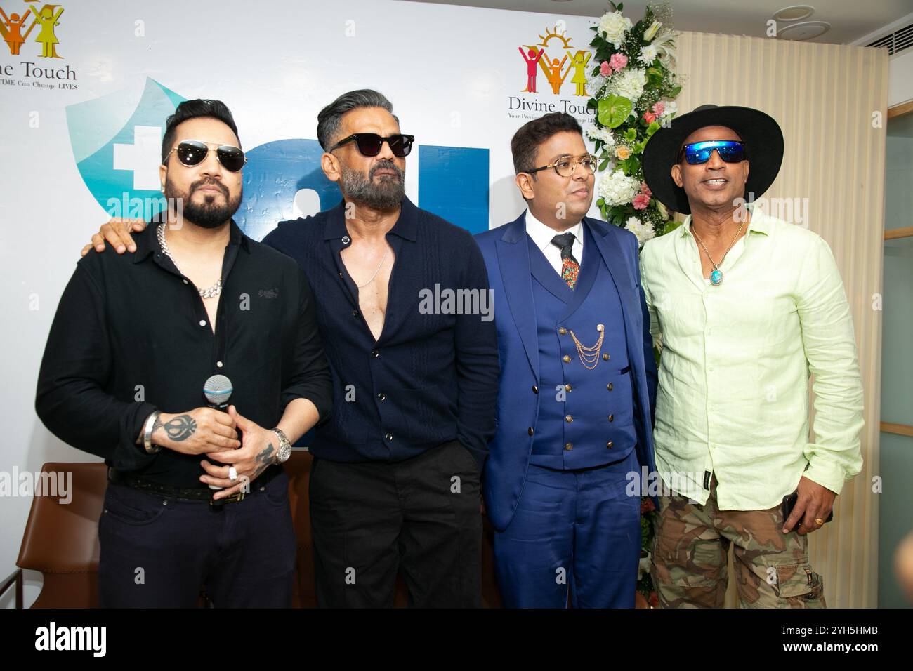 NEW DELHI, INDIA - OCTOBER 13: Bollywood actor Suniel Shetty and singer ...