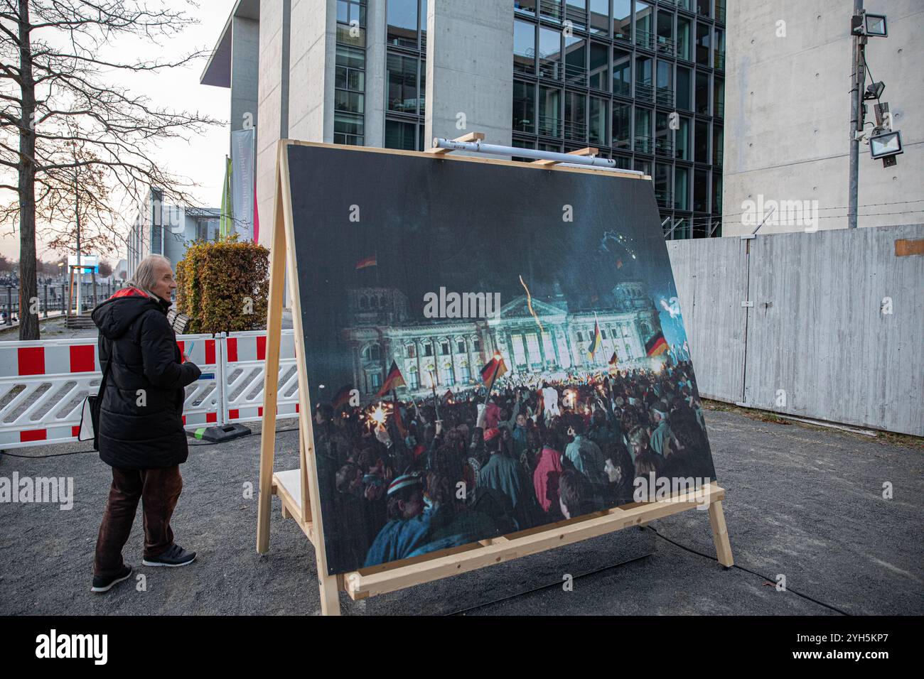 Today, on November 9, 2024, Berlin commemorates the 35th anniversary of ...