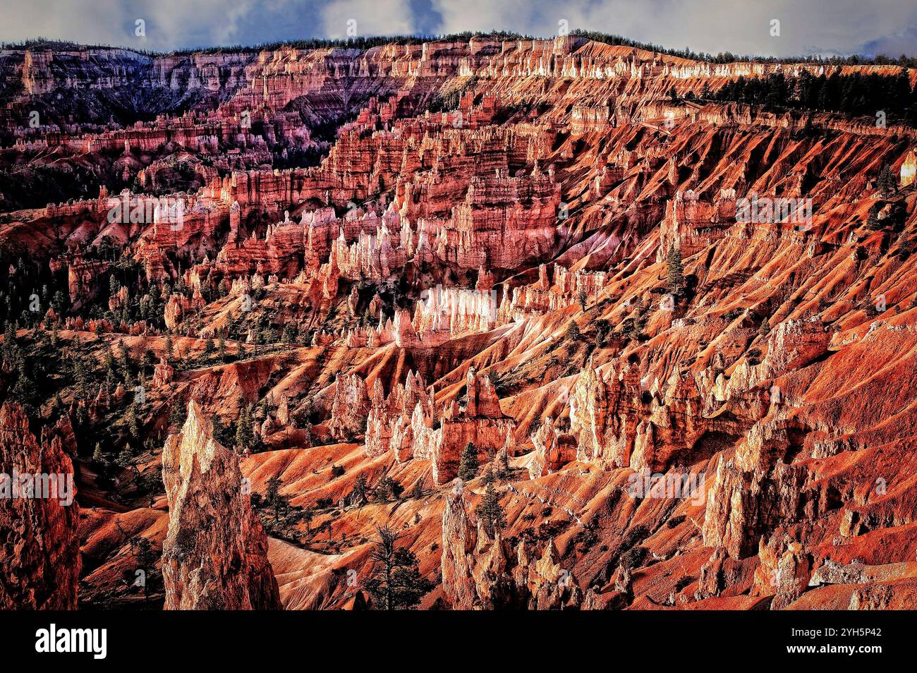 View of the Bryce Canyon Amphitheater from Sunrise Point, showcasing ...