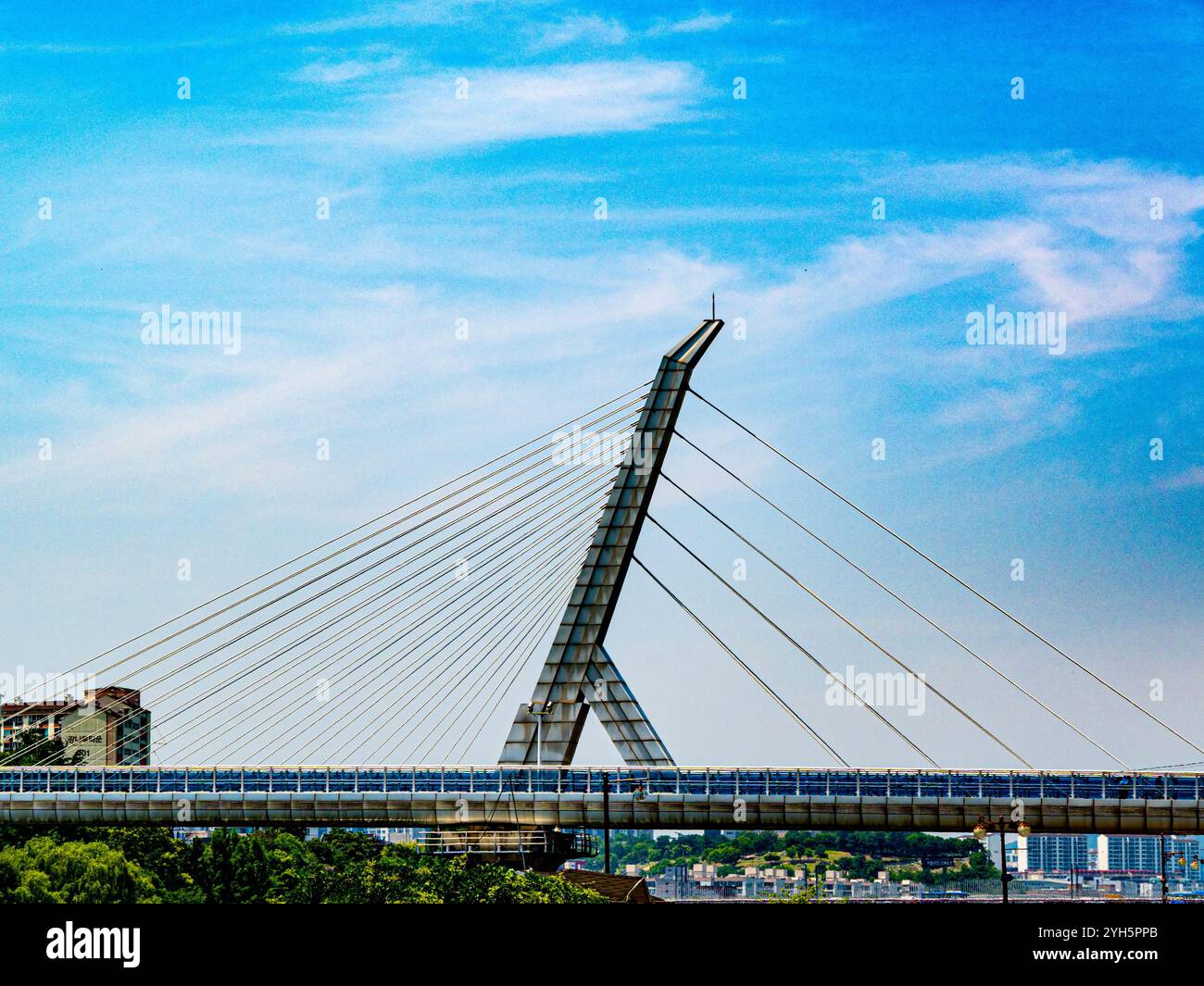 Bridge cables close up hi-res stock photography and images - Alamy