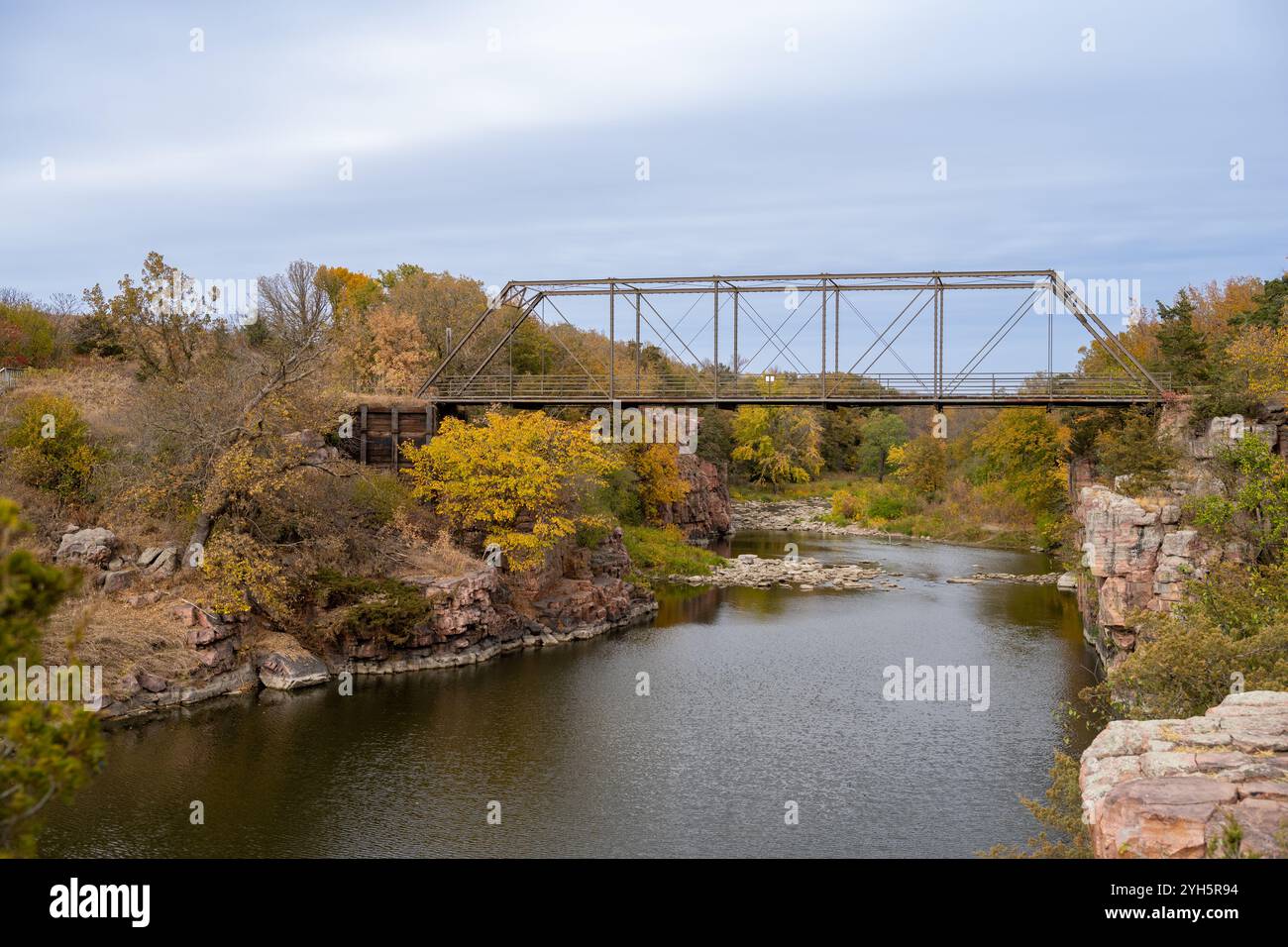 Bridge crossing Split Rock Creek at Palisades State Park, South Dakota ...