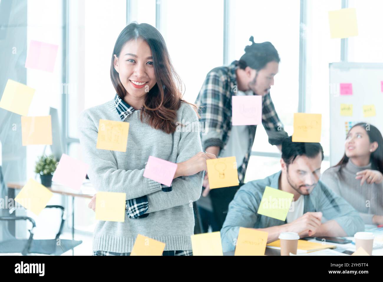 Brainstorming diversity creative design use post it sticky note team ...