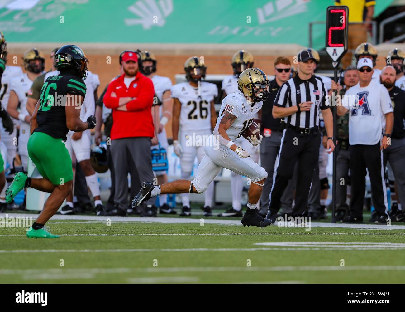 November 09, 2024:.Army Black Knights running back Noah Short (15) runs ...