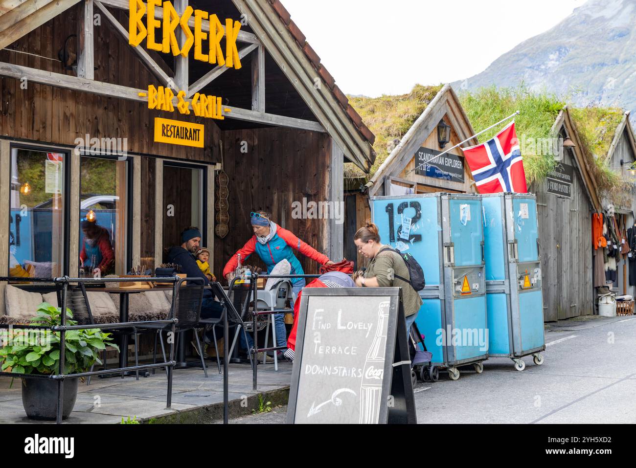 Berserk restaurant diner hi-res stock photography and images - Alamy
