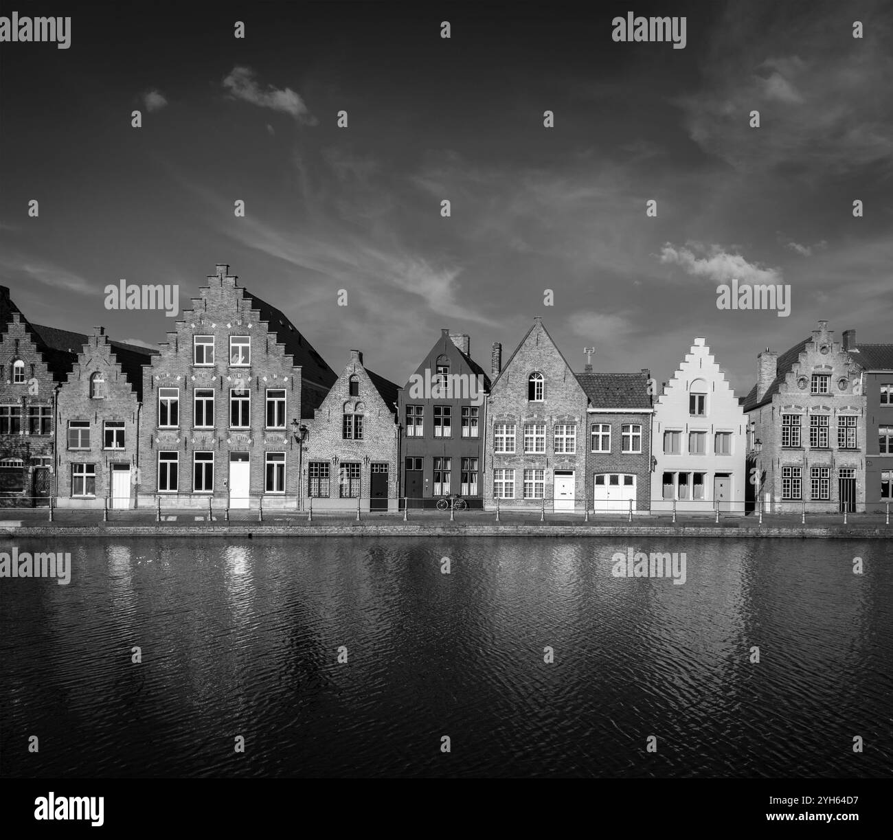 White houses small town Black and White Stock Photos & Images - Alamy