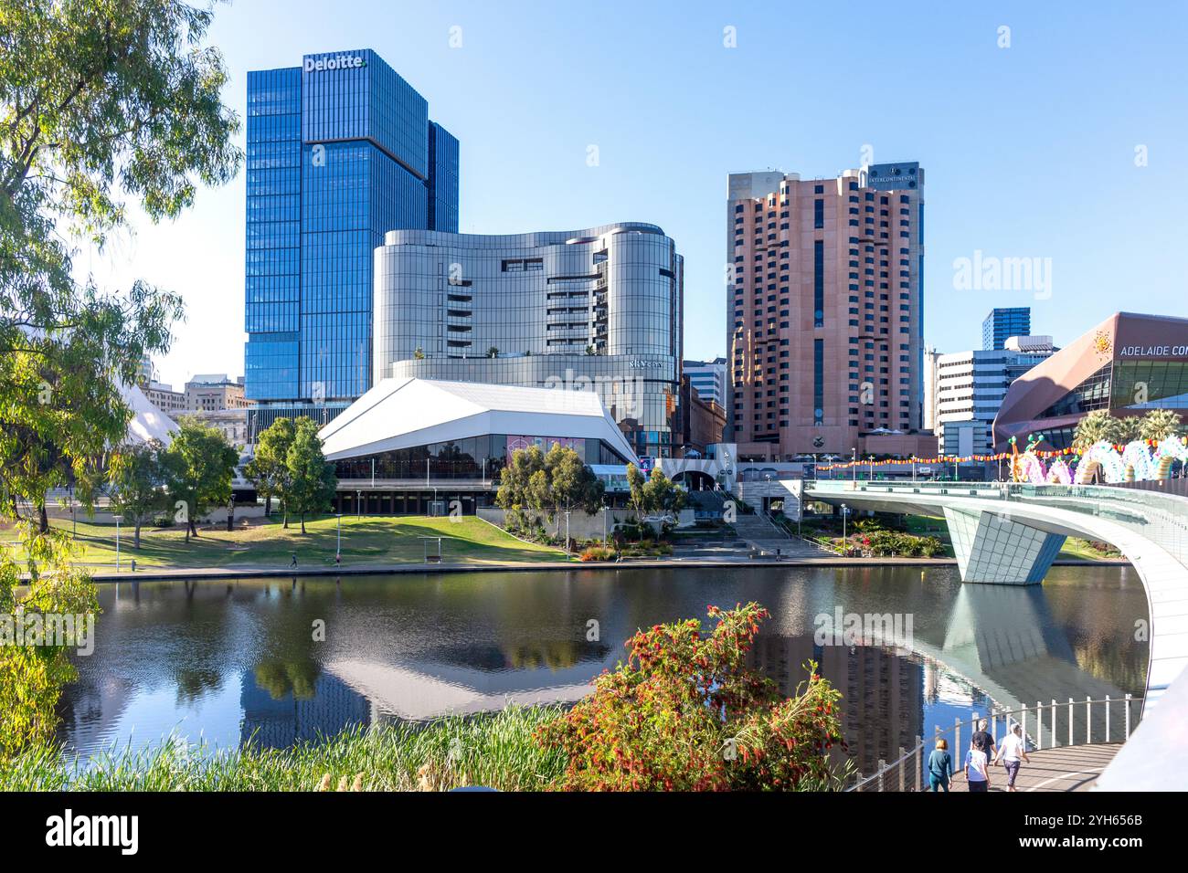 Adelaide riverbank pedestrian bridge hi-res stock photography and ...