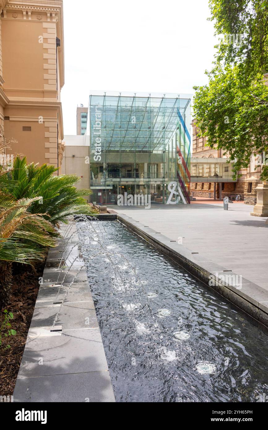 The modern spence wing entrance modern architecture fountain sta hi-res ...