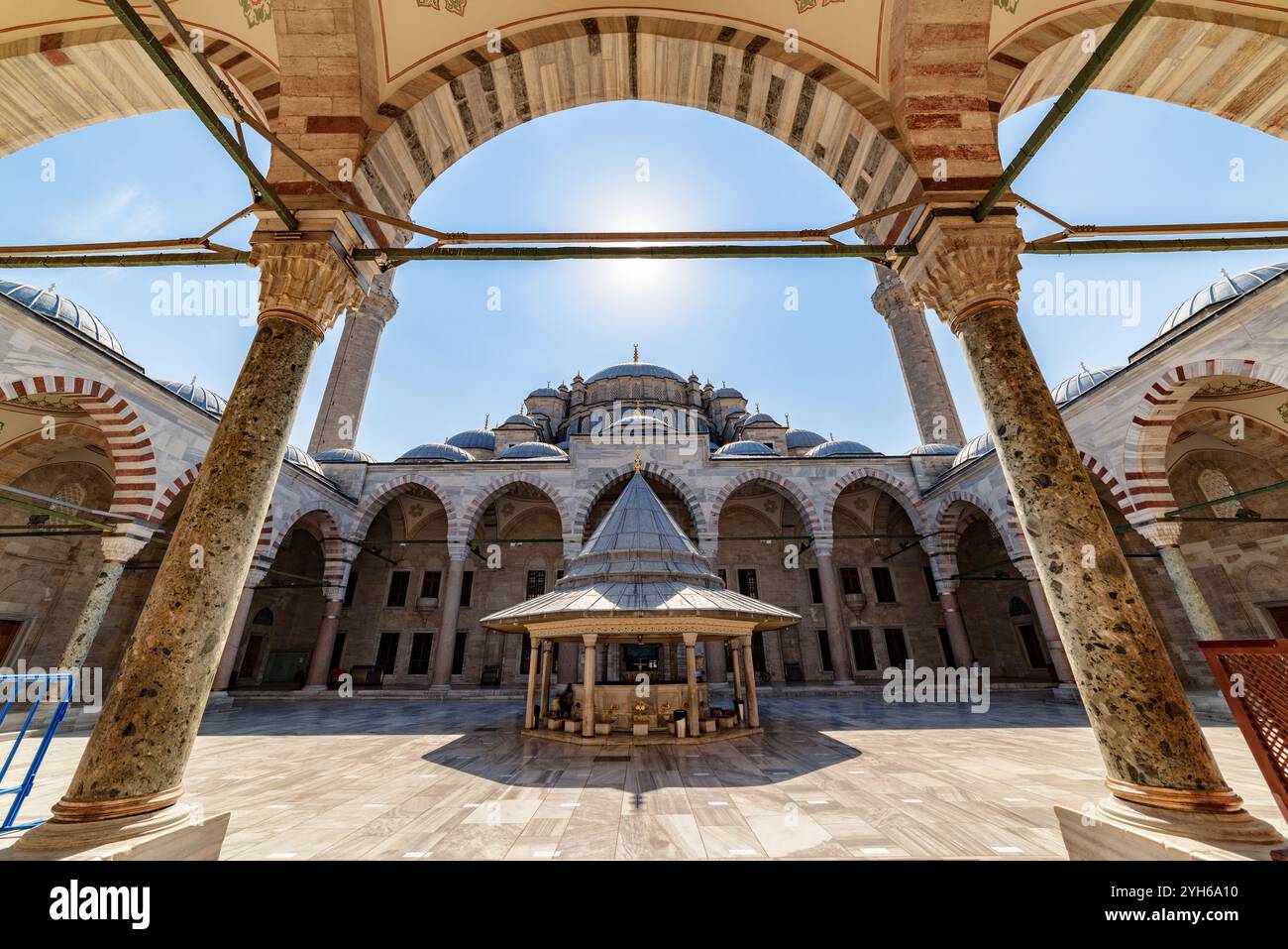 Fountain in courtyard of the Fatih Mosque in Istanbul, Turkey Stock ...