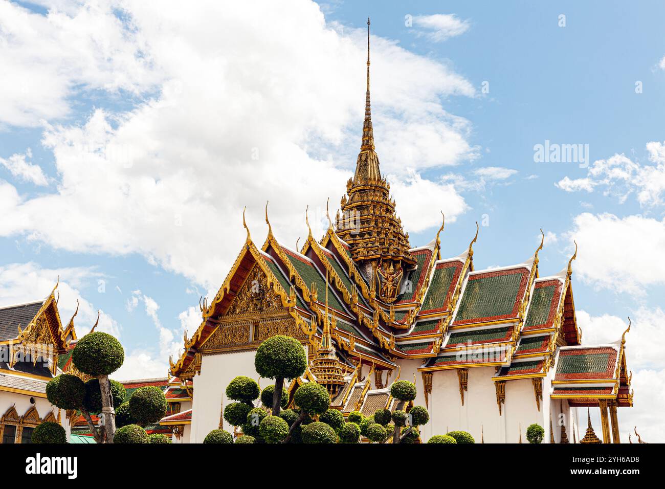 Royal palace majestic complex hi-res stock photography and images - Alamy