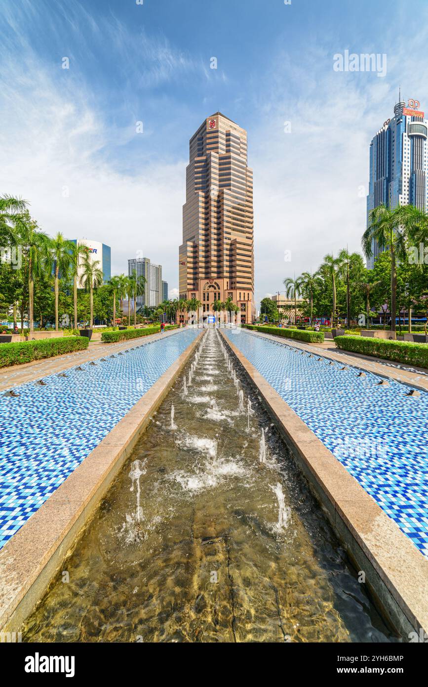 Scenic fountains and Public Bank Berhad building, Kuala Lumpur Stock ...