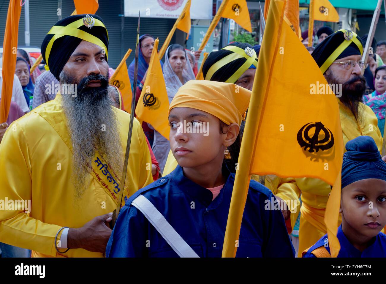 Sikhs at Siri Guru Singh Sabha Gurdwara in Pahurat, Bangkok, Thailand ...