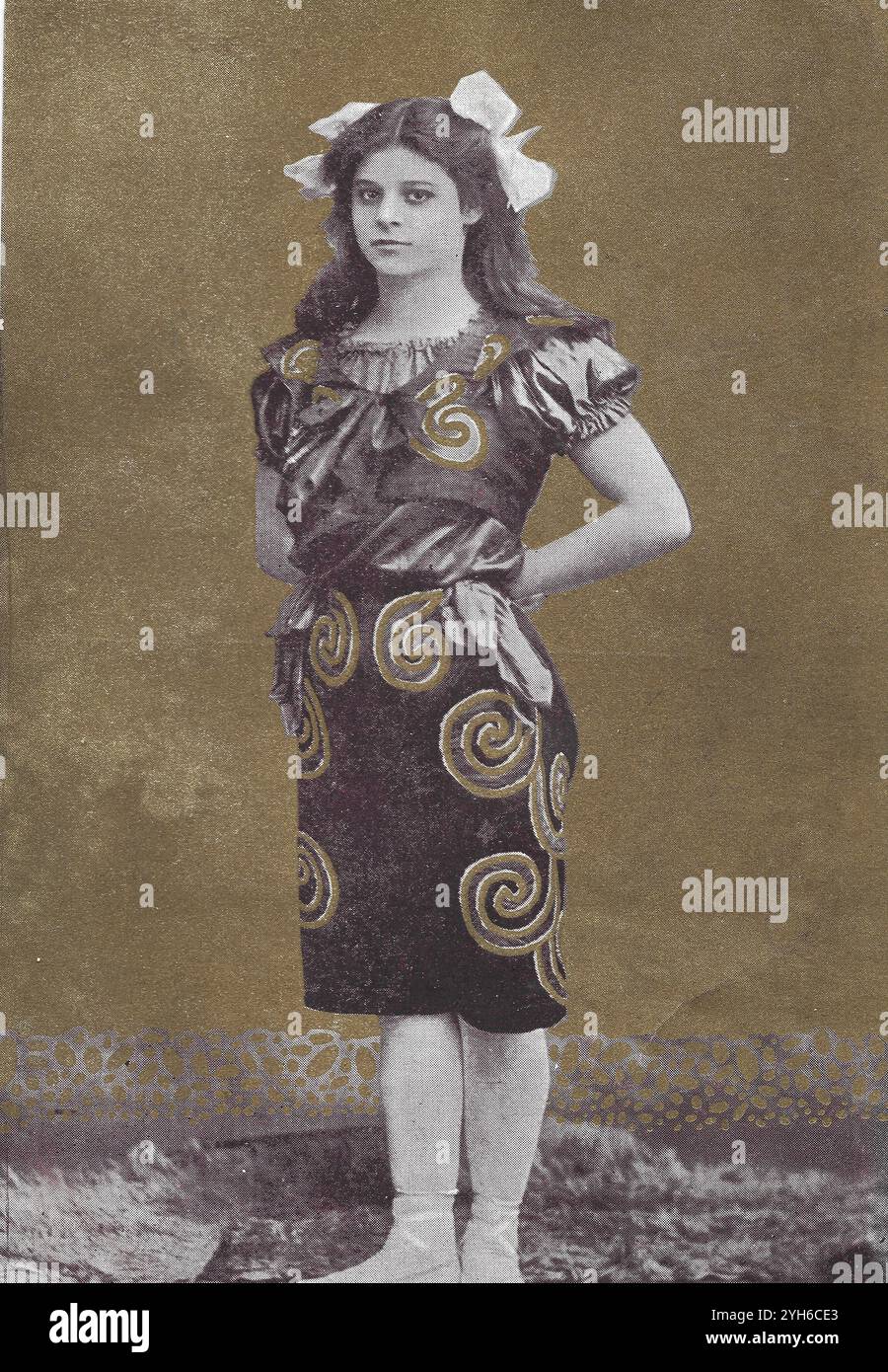 Vintage circus performer hi-res stock photography and images - Alamy