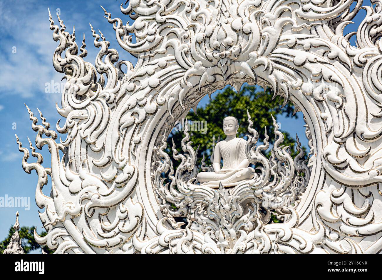 Wat Rong Khun (The White Temple Stock Photo - Alamy