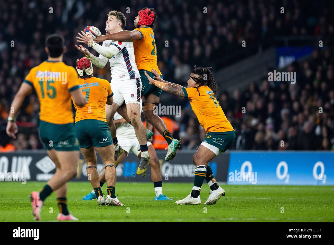 Tommy Freeman of England vies for the highball with Langi Gleeson of ...