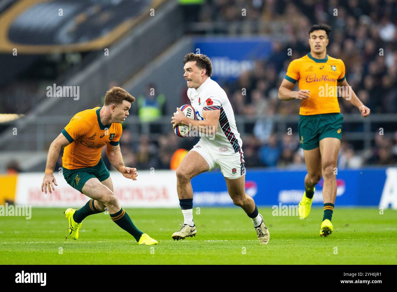 George Furbank of England under pressure from Andrew Kellaway of ...