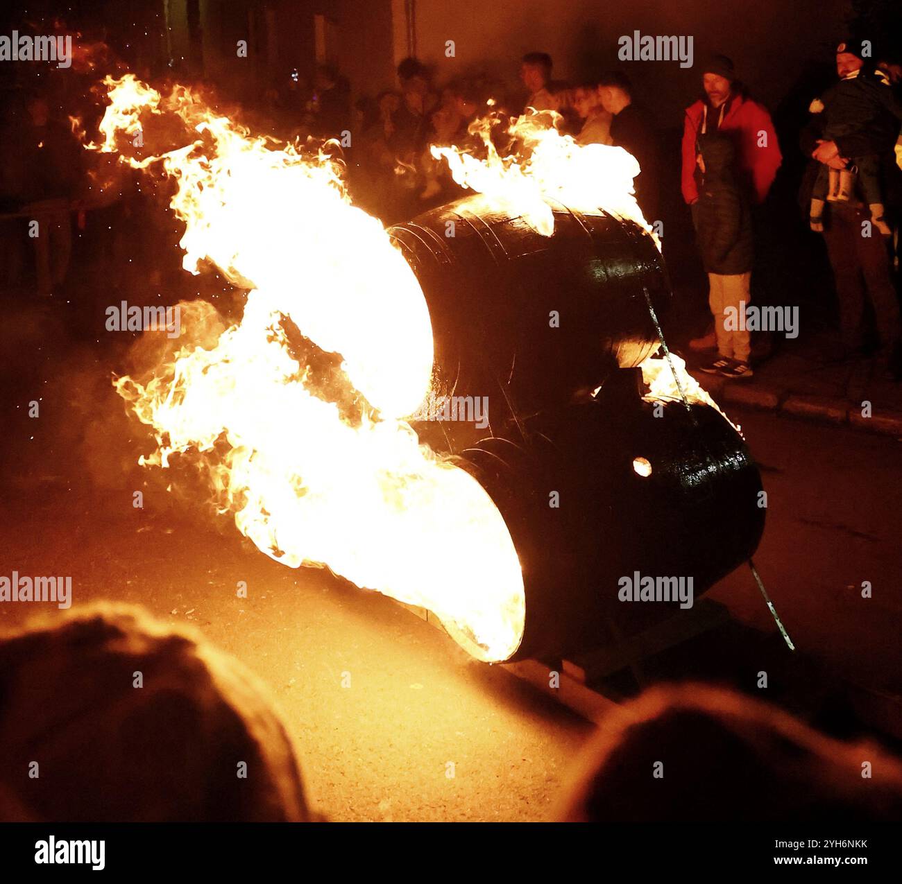 Hatherleigh, Devon, UK. 9 November, 2024. Hatherleigh Carnival and Tar ...