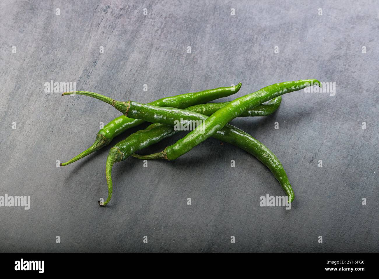 Hot and spicy green chili pepper heap Stock Photo - Alamy