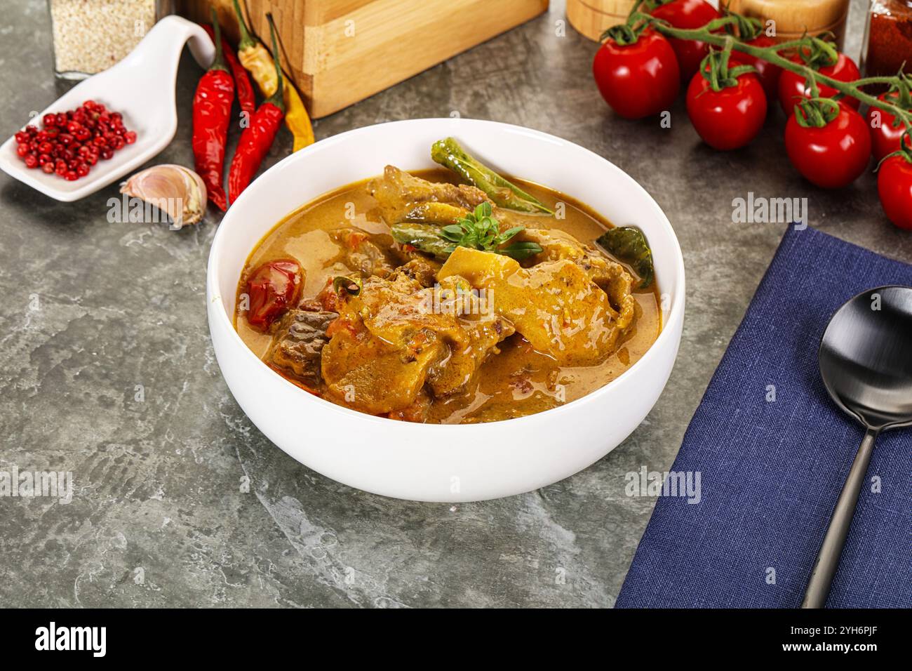 Yellow THai curry with beef and vegetables Stock Photo - Alamy