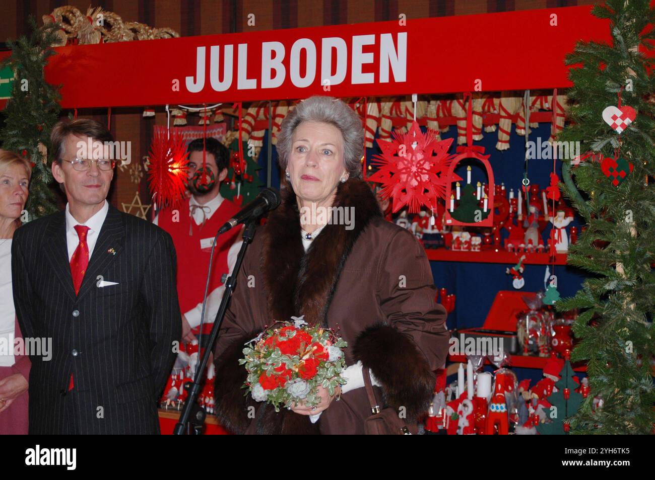 Danish Princess benedikte opens Swedish Chritsmas Bazar in Sewedish ...