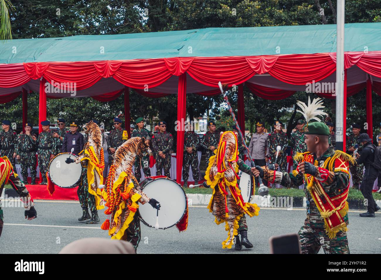 Joint Marching Band Training between TNI and Polri at Merdeka Square ...